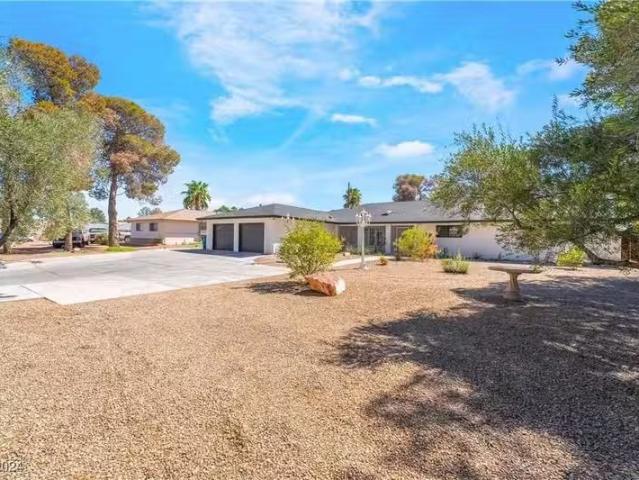 One Story, Single Family Residence Las Vegas, NV 2735 E Rus.