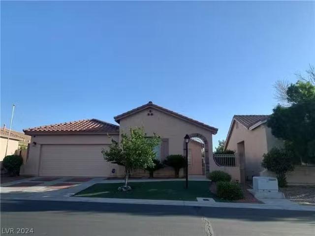 One Story, Single Family Residence Las Vegas, NV 8244 Auror.