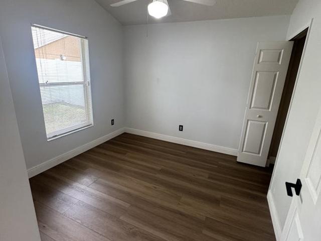 One room walking distance to Valencia East