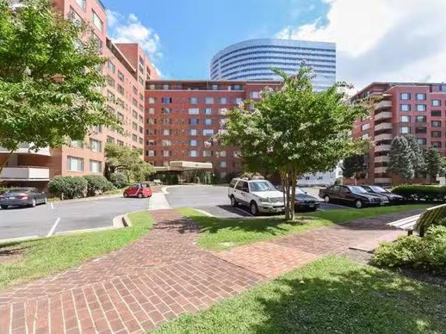 One room apartment in Fort Myer Heights