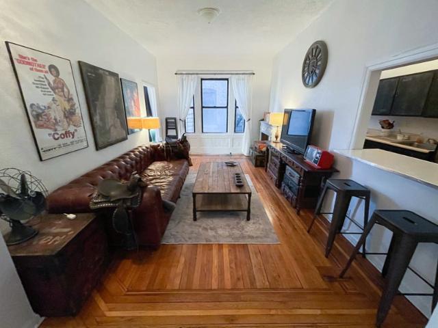One room available for long term sublet