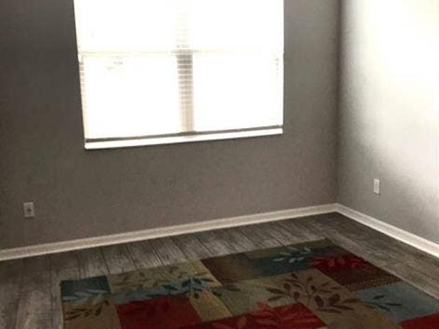 One room available for rent
