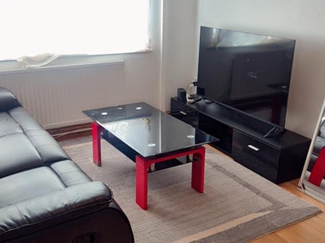 One room available in a 2bedroom house