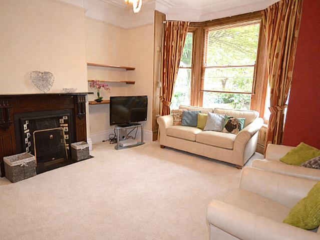 One Room Available in a Huge 6 Bedroom Student Property Opposite Collegiate Campus!