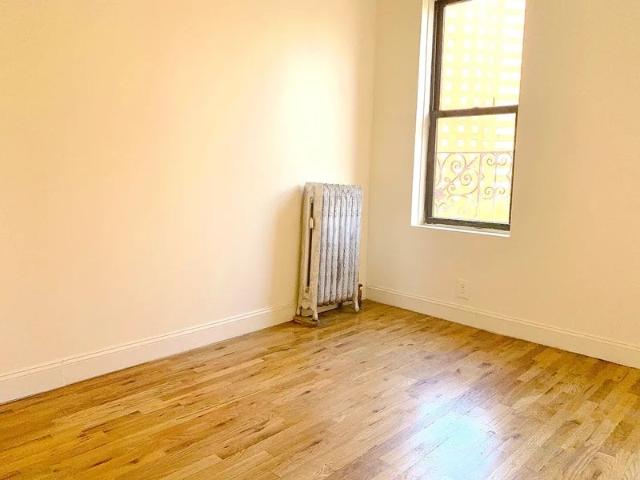 One room available near Columbia for sublet!