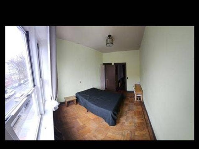 One room for rent in 3 bedroom