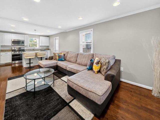 One room for rent in Washington DC Available for