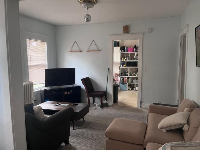 One room for rent in Clarendon!