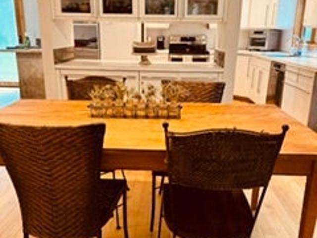 One room in single family available