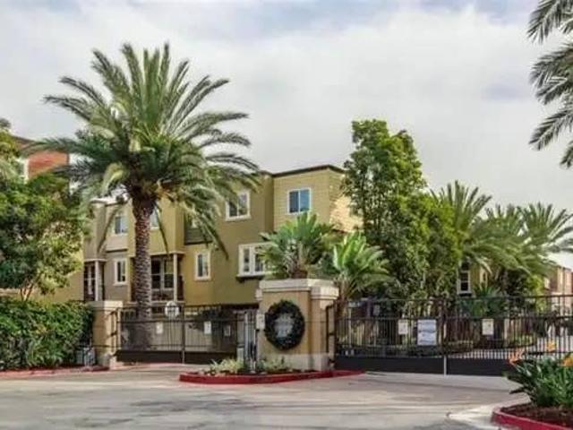 One walkable mile to the beach!