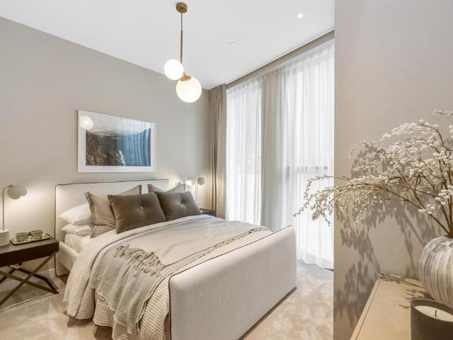 One Thames City, London, SW8 2 bed apartment to rent £5,450 pcm £1,258 pw