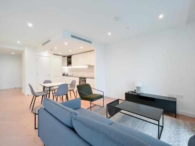 One Thames Quay 1 bed apartment to rent £2,990 pcm £690 pw