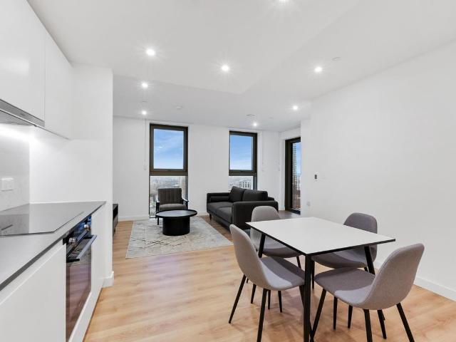 One Thames Quay, 222 Marsh Wall, London E14, 1 bed flat to rent, £2,904 pcm | PrimeLocation