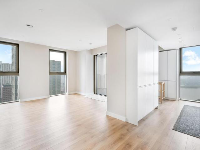 One Thames Quay 2 bed apartment to rent £3,610 pcm £833 pw