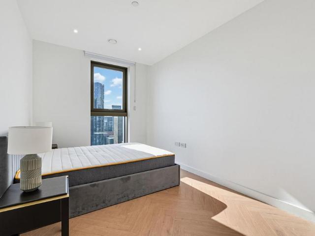 One Thames Quay, Marsh Wall 2 bed apartment to rent £3,445 pcm £795 pw