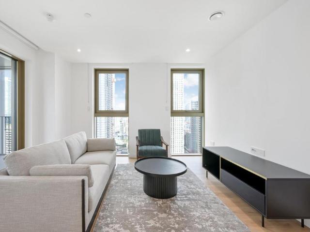 One Thames Quay, Marsh Wall 2 bed apartment to rent £3,501 pcm £808 pw