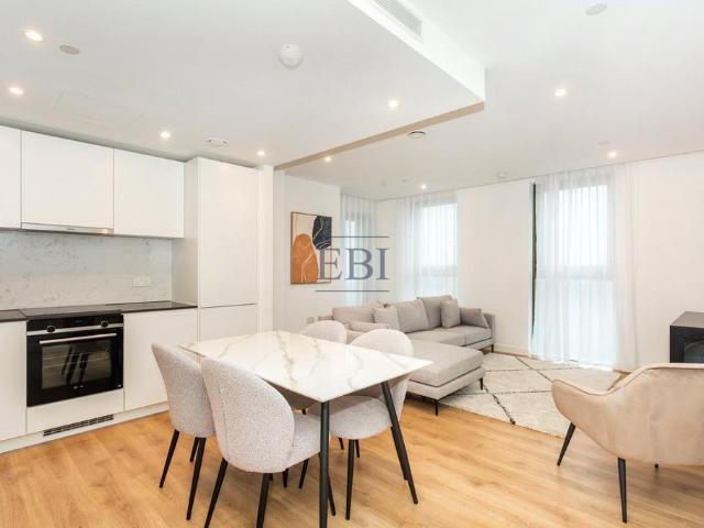 One Thames Quay, Marsh Wall, Canary. 1 bed apartment to rent £2,800 pcm £646 pw
