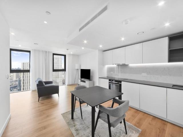 One Thames Quay, Marsh Wall, E14 1 bed apartment to rent £2,947 pcm £680 pw