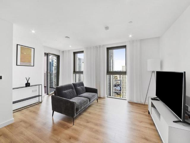 One Thames Quay, Marsh Wall, E14 1 bed apartment to rent £2,947 pcm £680 pw