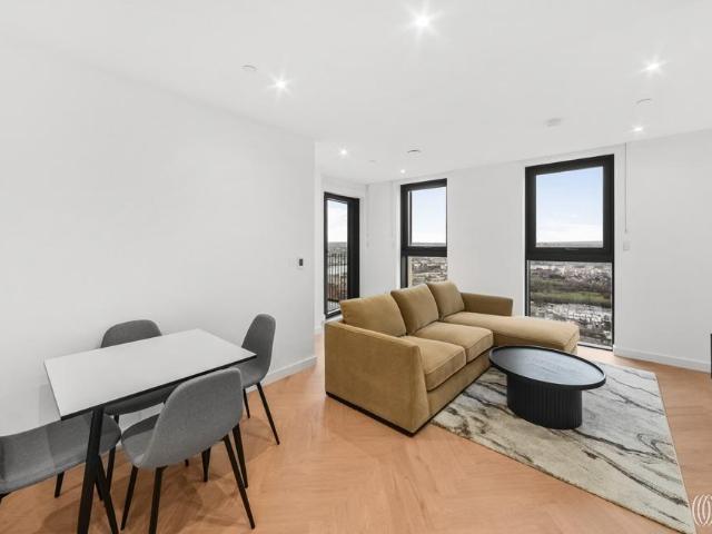 One Thames Quay, Marsh Wall, E14 1 bed apartment to rent £2,990 pcm £690 pw