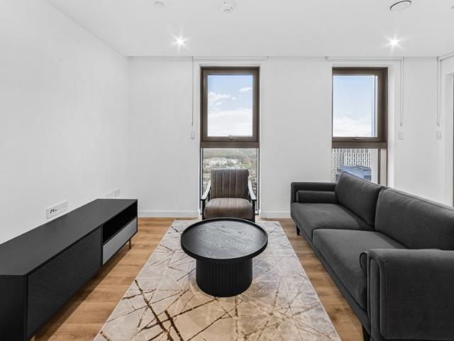 One Thames Quay, Marsh Wall E14, 1 bed flat to rent, £2,730 pcm | PrimeLocation