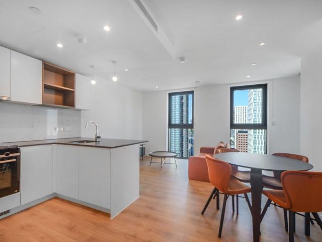 One Thames Quay, Marsh Wall E14, 1 bed flat to rent, £2,860 pcm | PrimeLocation