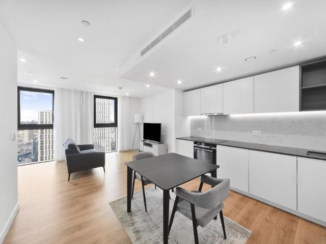One Thames Quay, Marsh Wall E14, 1 bed flat to rent, £2,947 pcm | PrimeLocation