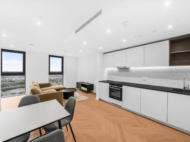 One Thames Quay, Marsh Wall E14, 1 bed flat to rent, £2,947 pcm | PrimeLocation