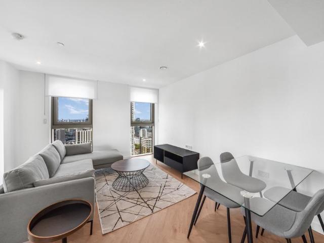 One Thames Quay, Marsh Wall, E14 2 bed apartment to rent £3,445 pcm £795 pw
