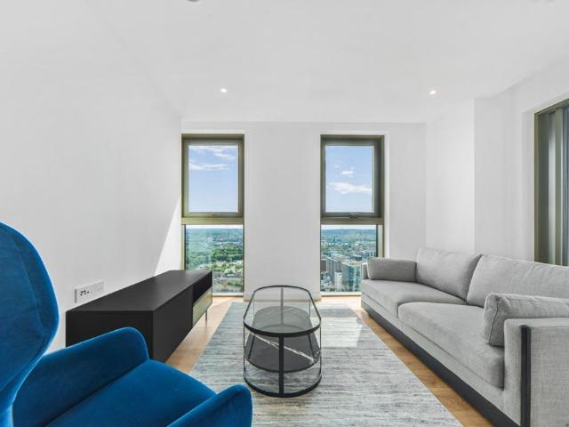 One Thames Quay, Marsh Wall, E14 2 bed apartment to rent £3,610 pcm £833 pw