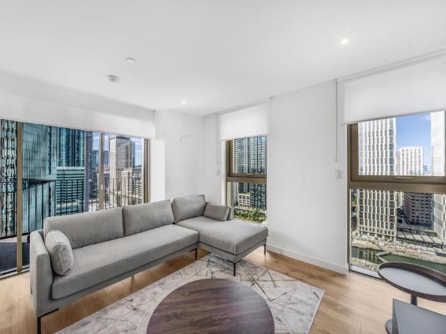 One Thames Quay, Marsh Wall, E14 2 bed apartment to rent £3,631 pcm £838 pw