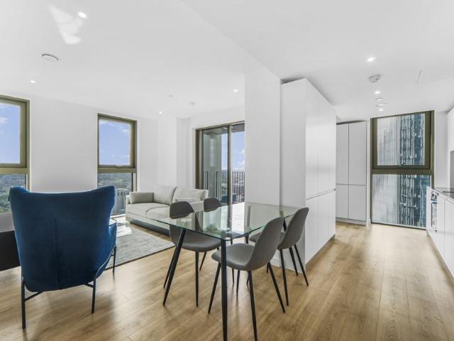 One Thames Quay, Marsh Wall E14, 2 bed flat to rent, £3,510 pcm | PrimeLocation