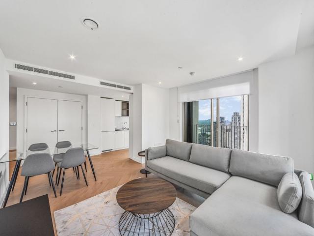 One Thames Quay, Marsh Wall E14, 2 bed flat to rent, £3,567 pcm | PrimeLocation