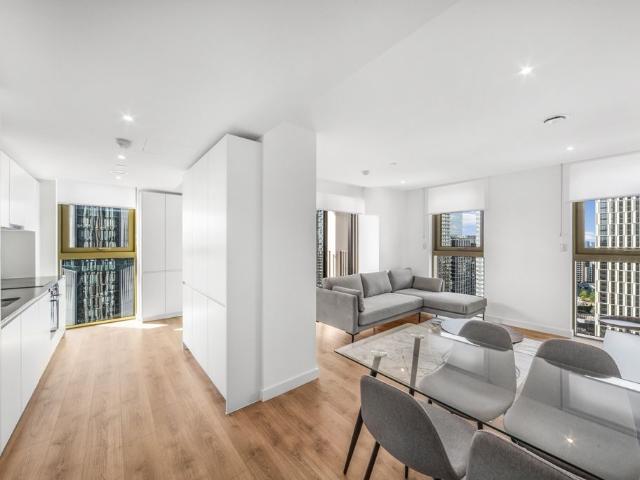 One Thames Quay, Marsh Wall E14, 2 bed flat to rent, £3,589 pcm | PrimeLocation