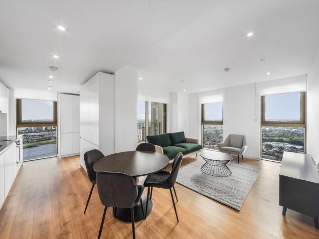 One Thames Quay, Marsh Wall E14, 2 bed flat to rent, £3,631 pcm | PrimeLocation