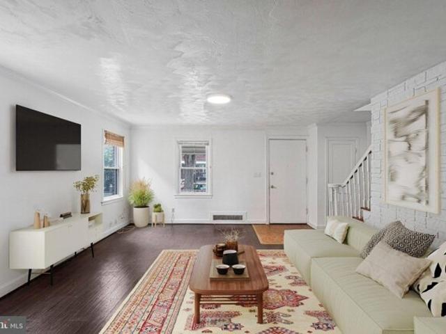 Oneida St Ne, Washington, Home For Sale