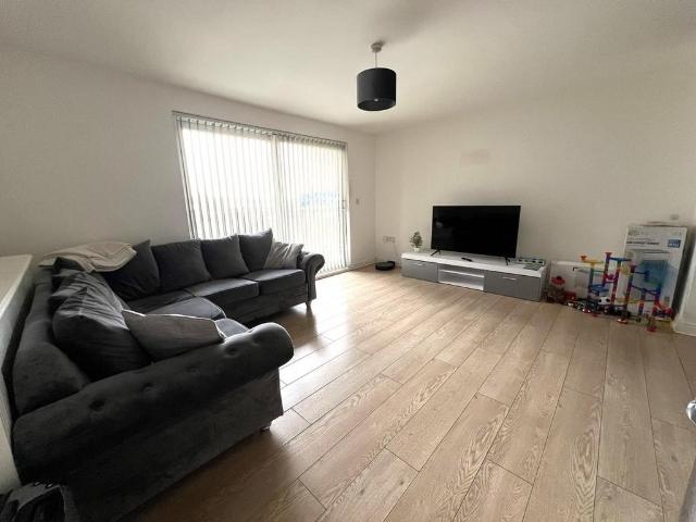Ongar Road, Flat 5, Brentwood CM15 2 bed flat to rent £1,425 pcm £329 pw