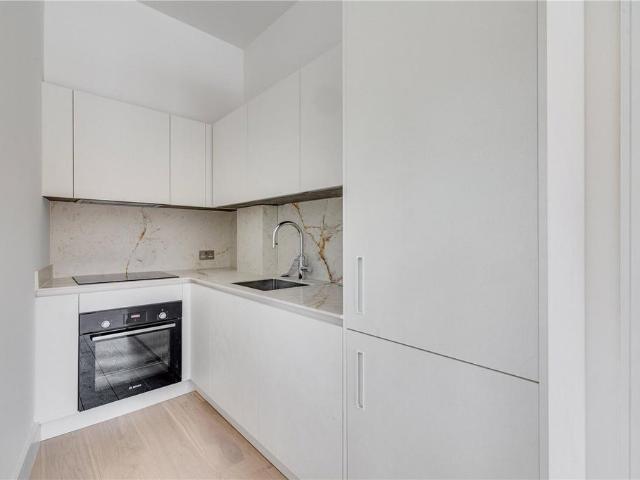 Ongar Road, London, SW6 1 bed apartment to rent £2,300 pcm £531 pw