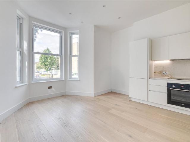 Ongar Road, London, SW6 2 bed apartment to rent £2,750 pcm £635 pw