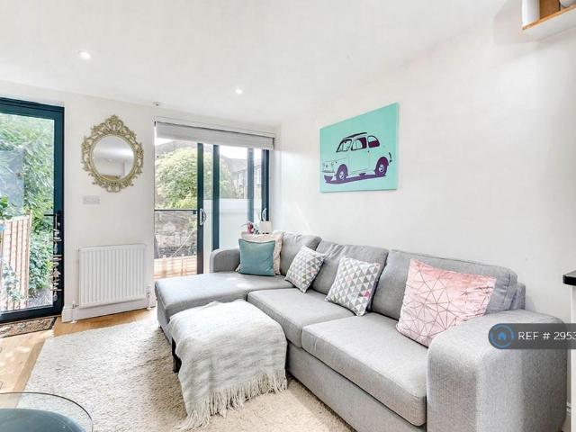 Ongar Road, London, SW6 2 bed flat to rent £2,500 pcm £577 pw