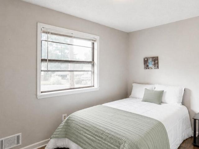 ONLY ONE ROOM AVAILABLE LEFT! Walk to Dollar T
