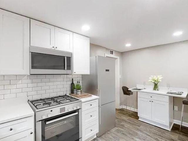 ONLY 3 ROOMS Closeknit roommates 50 Roku TV