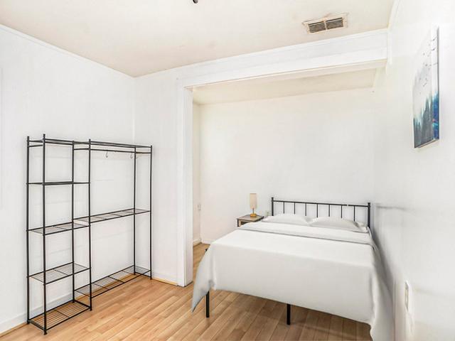 Only 4 Bedrooms in this Spacious House Safe Neighborhood Fast & Free Wifi 2 Mins drive to Walmart & Hillsborough Av