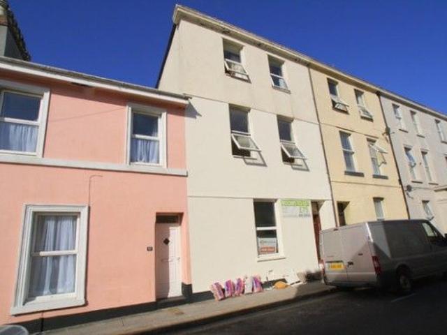 ONLY 4 ROOMS LEFT, close to uni, modern kitchen, large rooms!
