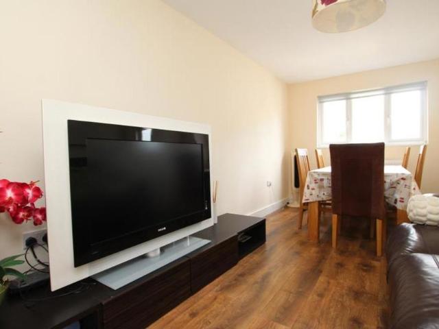 ONLY £550 PER PERSON PER ROOM! STUDENT HOUSE! 5 Bedroom student property available in September, close to UWE!