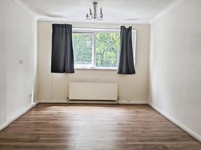 Onslow Gardens, WALLINGTON