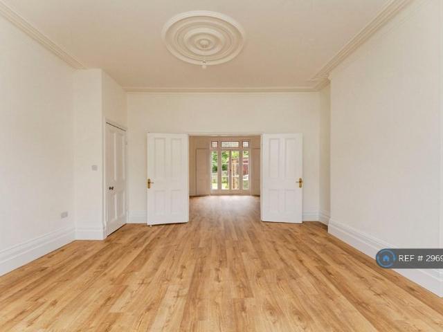 Onslow Gardens, London, N10 2 bed flat to rent £2,900 pcm £669 pw
