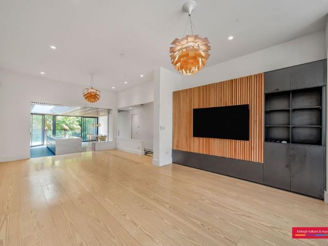 Onslow Gardens, London, N10