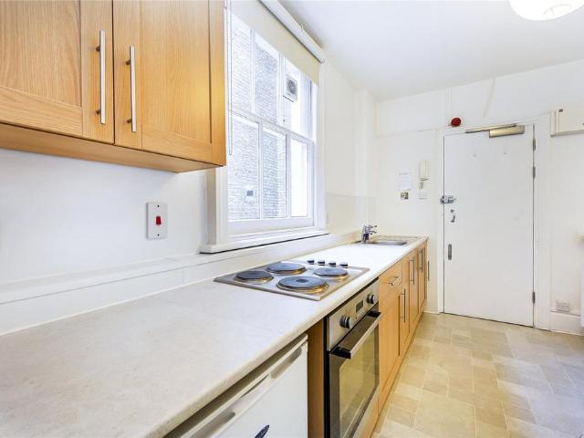 Onslow Gardens, South Kensington. Studio to rent £1,235 pcm £285 pw