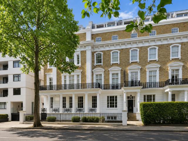 Onslow Square, London SW7 3 bed flat to rent £12,783 pcm £2,950 pw
